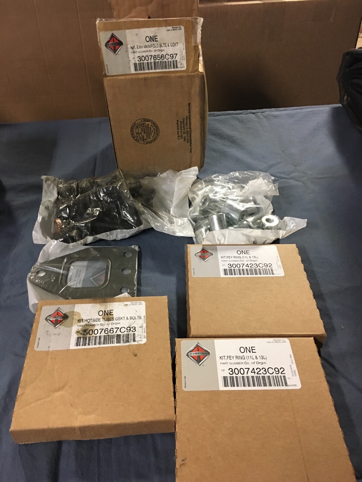 INTERNATIONAL NAVISTAR EXHAUST MANIFOLD BOLT/GASKET SET 3007656C97 | eBay