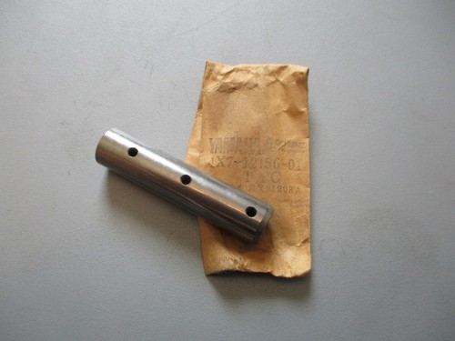 NOS Yamaha OEM Rocker Shaft 2 1984-1999 XV1100 2000-2002 XVS1100 4X7 ...