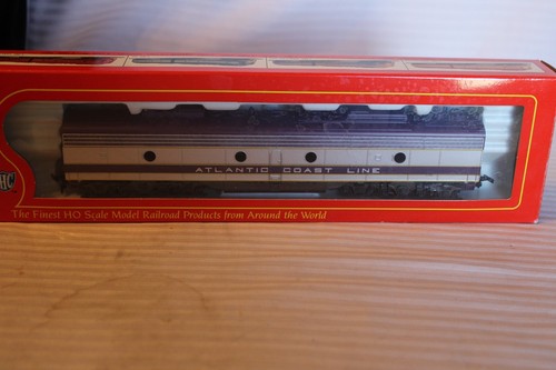 HO Scale IHC, E8-B Diesel Locomotive, Atlantic Coast Line, Purple ...