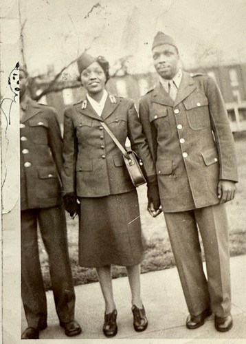 Altered Face Drawn In WW2 Female & Male African American Soldiers ...