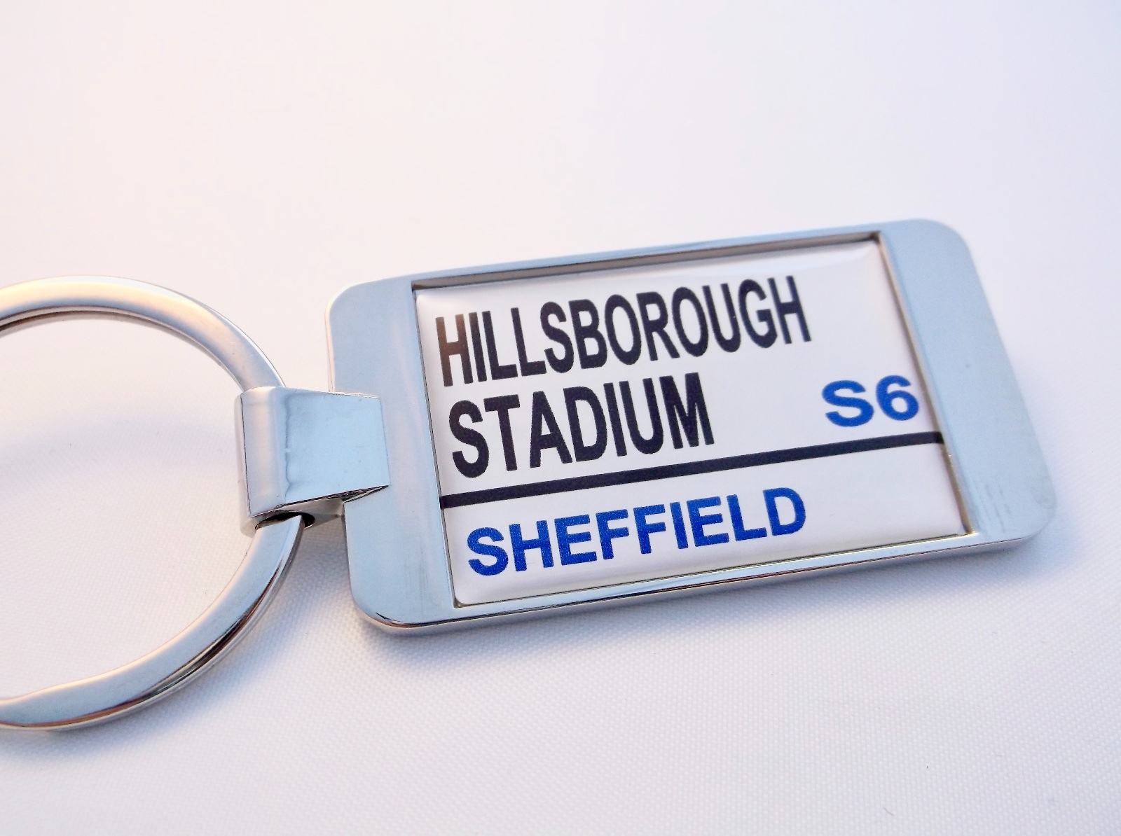SHEFFIELD WEDNESDAY SHEFF WEDS STADIUM ROAD BADGE STREET SIGN KEYRING ...