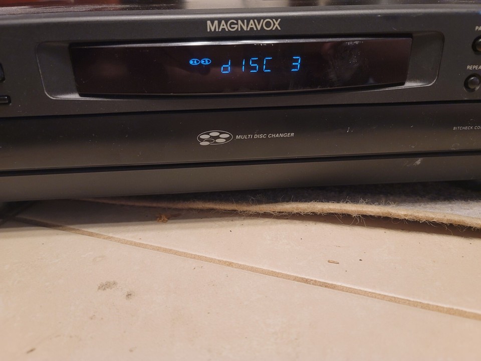 Magnavox 5 CD Compact Disc Multi Disc Carousel Changer CDC748 Tested No ...