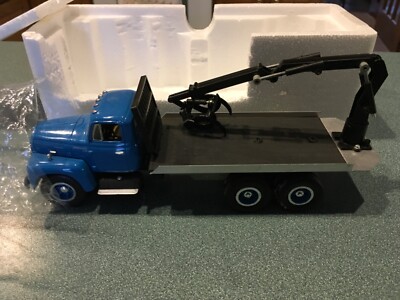 1st Gear R200 International Flat Bed Truck with rear mount crane w ...
