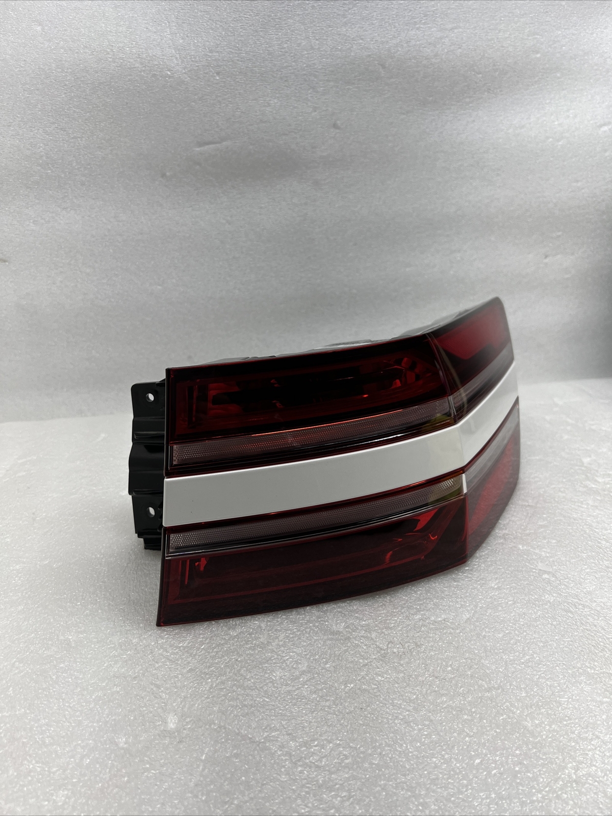 2021-2022 GENESIS GV80 Right side LED Tail Light Assembly OEM ...