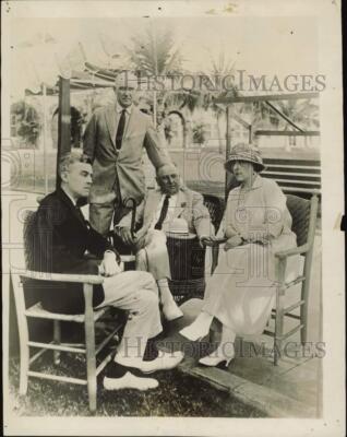 1923 Press Photo Attorney General Daugherty and family relax in Florida ...