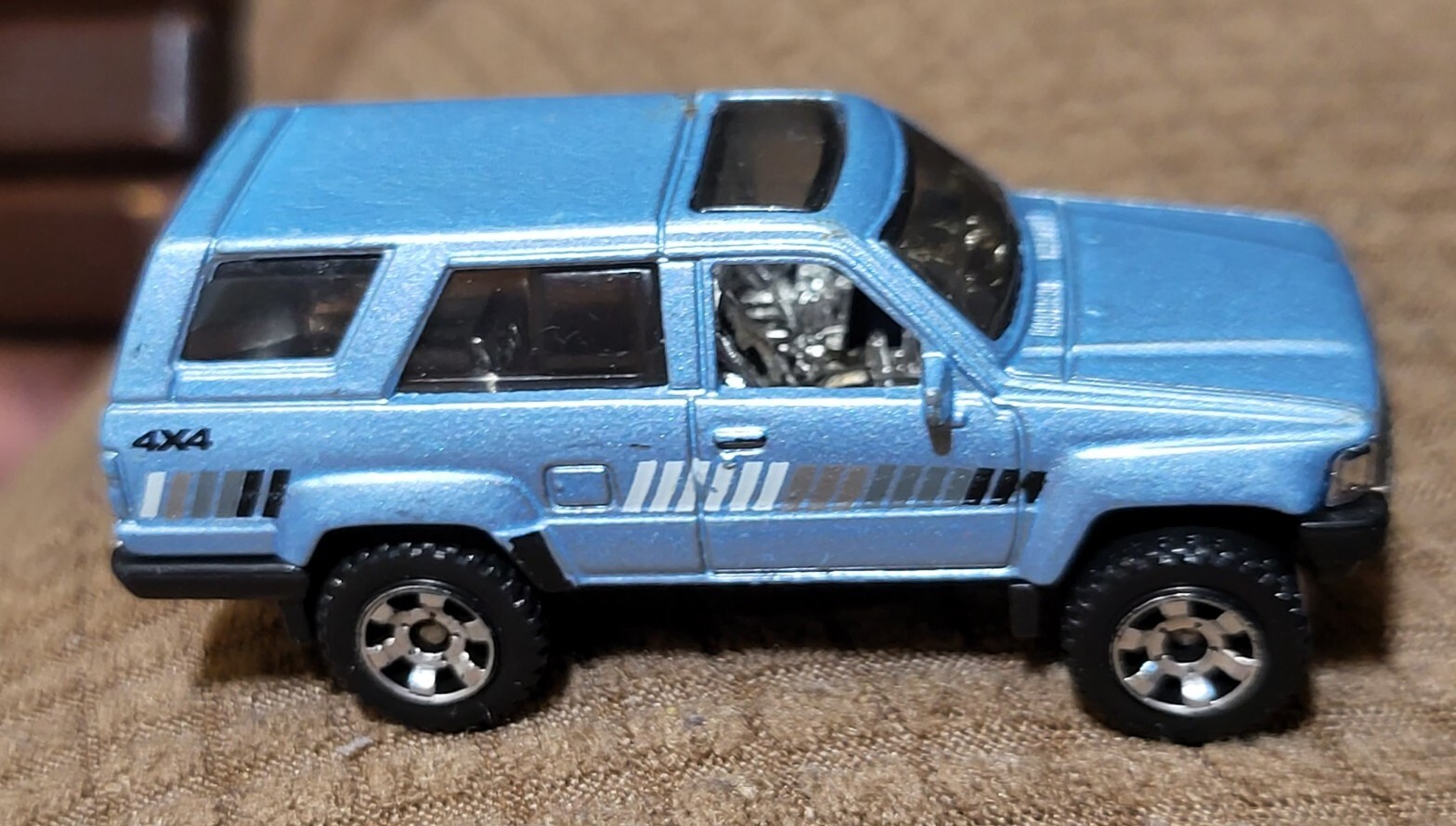 1985 85 Toyota 4Runner Collectible 1/64 Scale Diecast Diorama Model ...