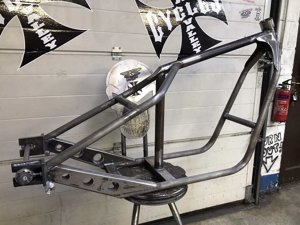 Thug Chopper Frame, Chop Chopper Bobber Streetbike Streetfighter ...