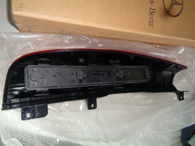 Mercedes-Benz VITO W639 Rear Right Bottom Taillight A6398201764 OEM for ...