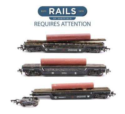 MAINLINE/BACHMANN 'OO' GAUGE RAKE OF 3 GWR/NE GREY WELL & FLAT WAGONS ...
