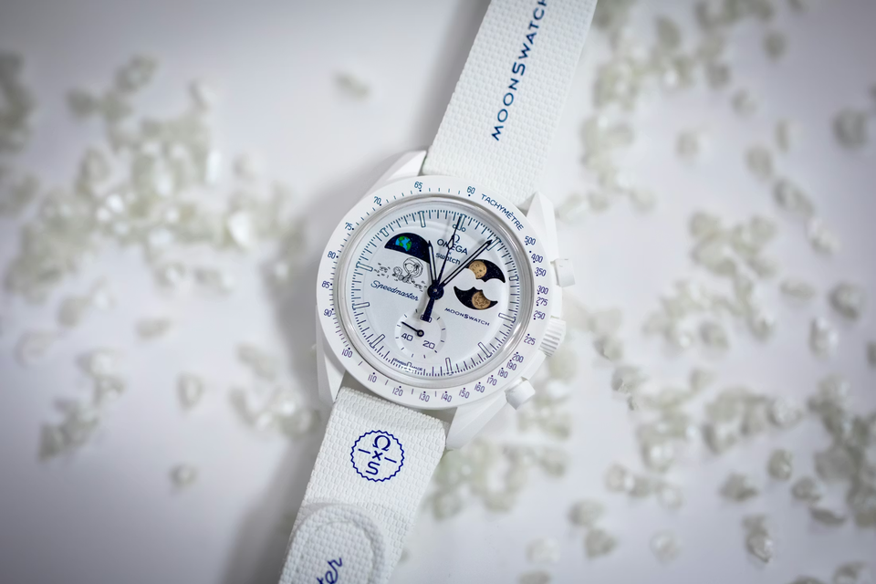 Swatch x Omega MISSION TO EARTHPHASE MOONSHINE GOLD SO33W701L Japan New ...