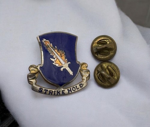 1960s Strike Hold Crest 504th PIR Parachute Infantry US Army Hat Lapel ...