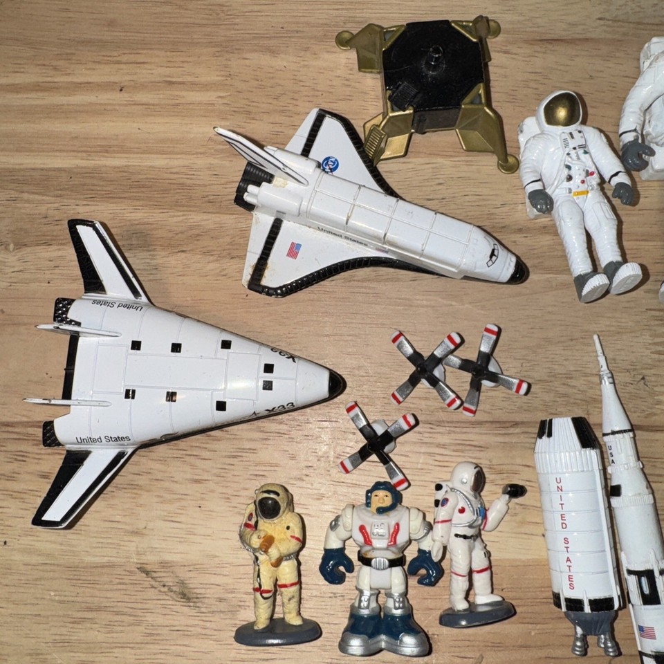 NASA Plastic Astronaut Toy Figure Set And Space Shuttle Lot Of 11 ...