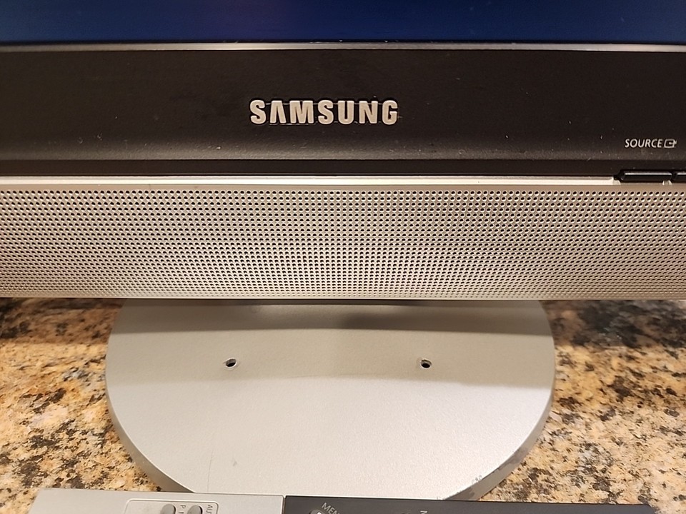 GAMING!! Samsung LT-P1745 TV/ Monitor Viewing W/ Remote 17” Flat Screen ...