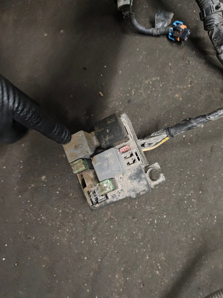 2006 Chevrolet Avalanche 4x4 8.1L Core Support Wiring Harness (BROKEN ...