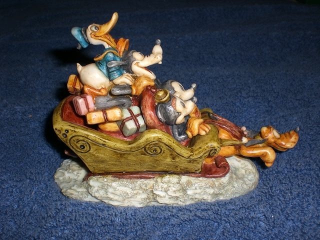 Disney Harmony Kingdom MICKEY & FRIENDS HOLIDAY SLEIGH RIDE PLUTO ...