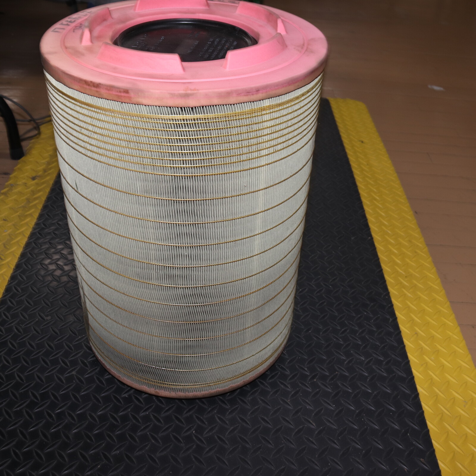 VOLVO 21716424 - Air filter cross reference