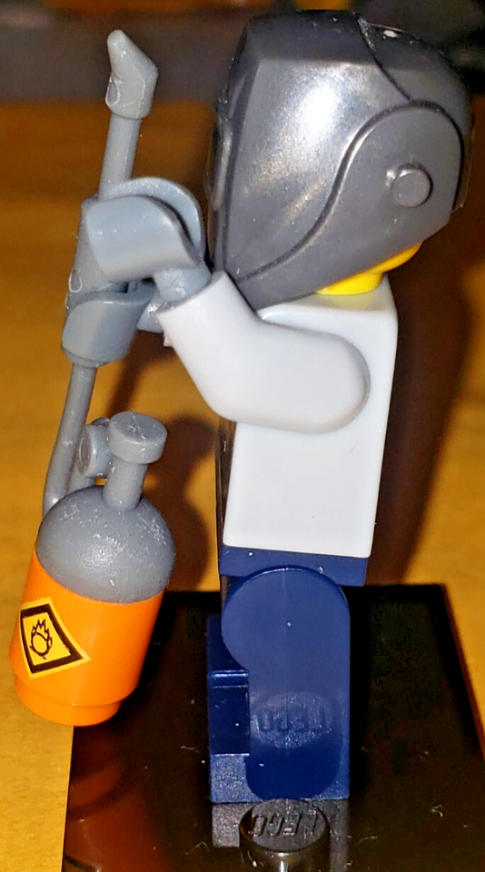 LEGO WELDER-Series 11 Figure Col172 Set # 71002-1 Complete w/Welder ...