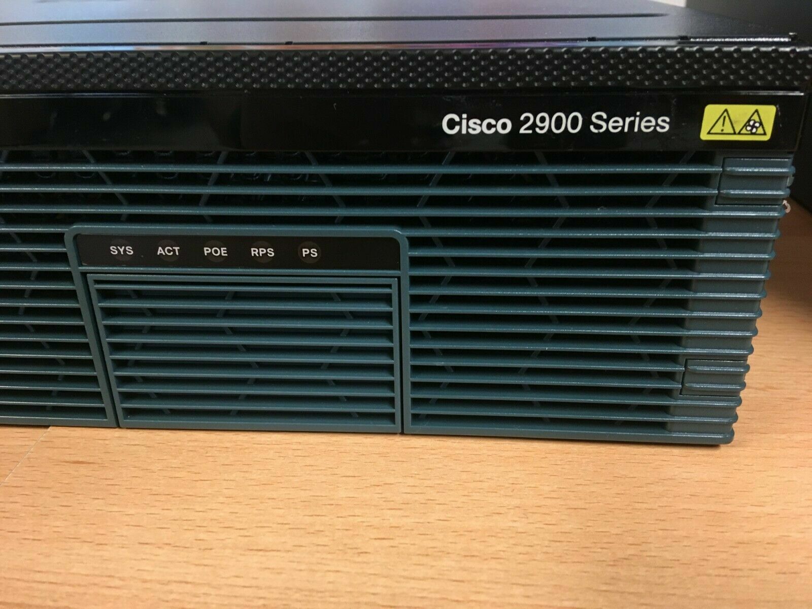 Cisco 2901/K9 V01 2900 Series Router with rack mounts & kettle lead ...