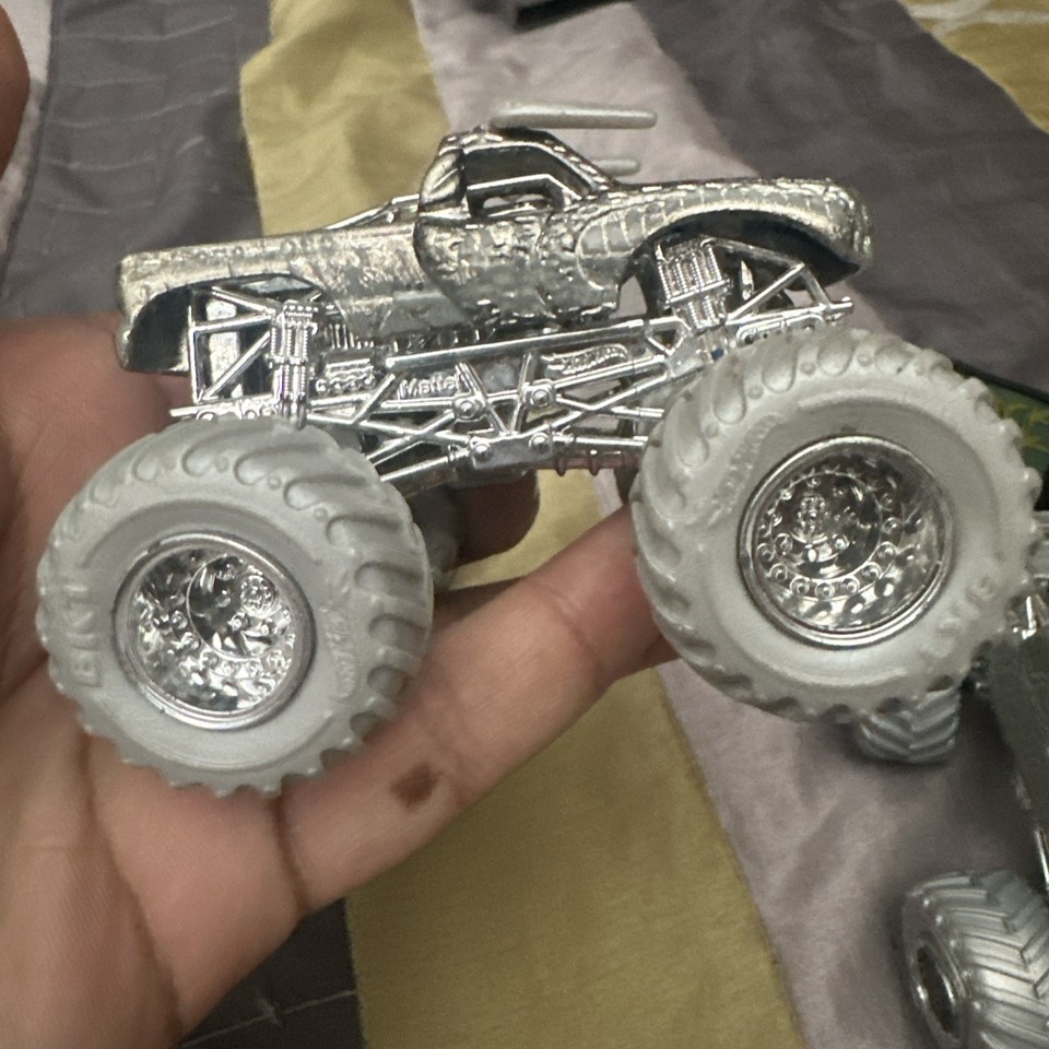 Hot Wheels Monster Jam SILVER COLLECTION El Toro Loco Truck New | eBay