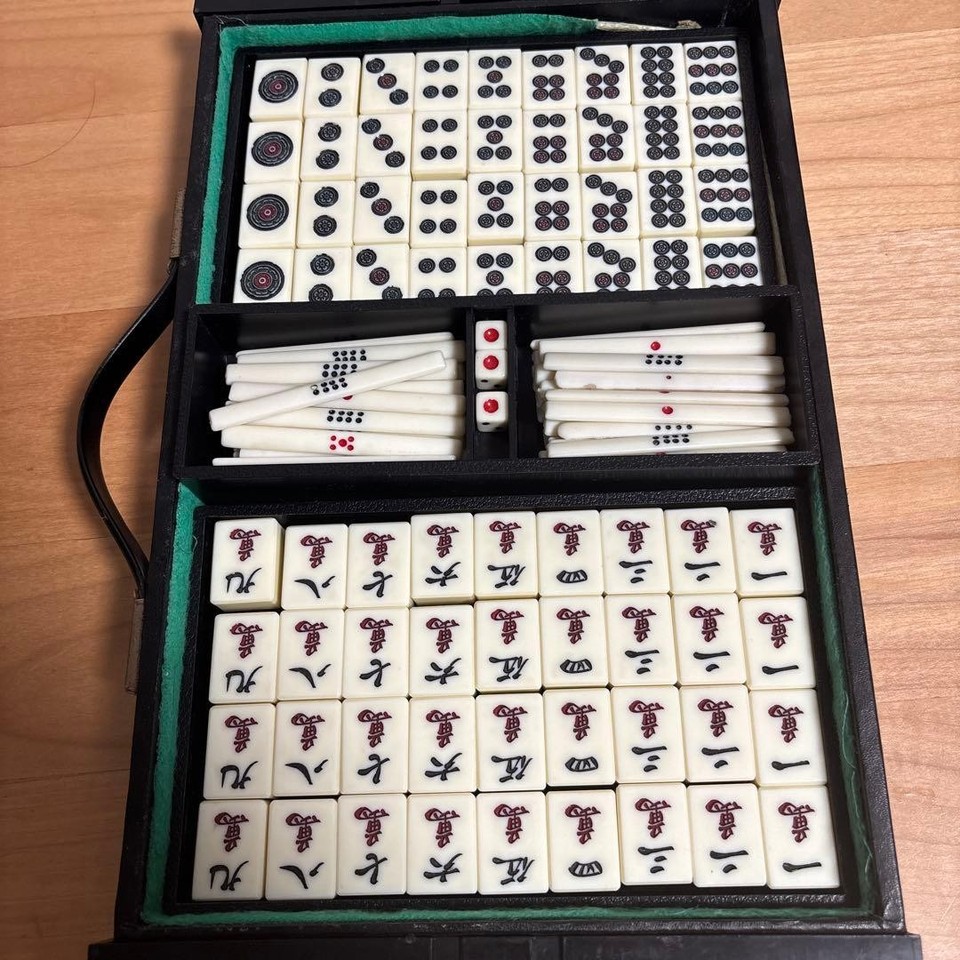 Traditional Mahjong Tile Set Standard Size Plastic Retro Design White ...