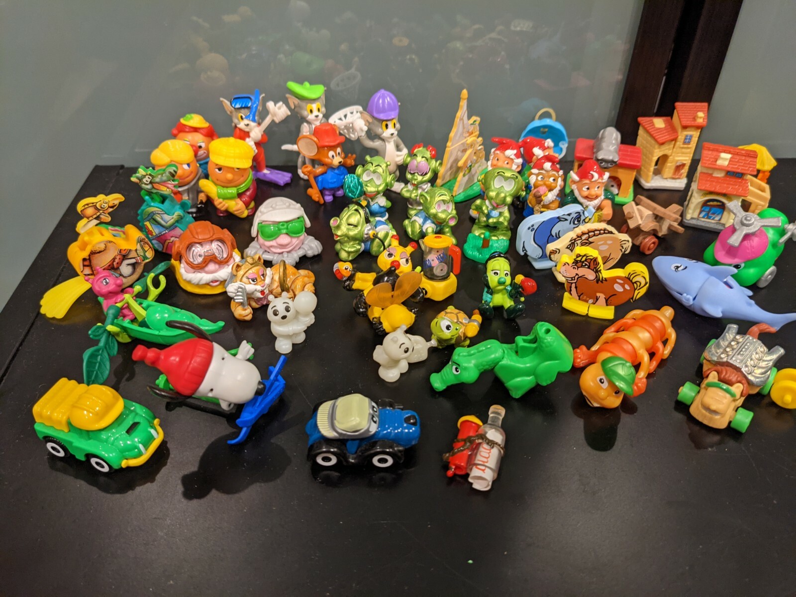 Kinder Ferrero Surprise Figures Lot Sets Tom Jerry Aliens Cars People ...