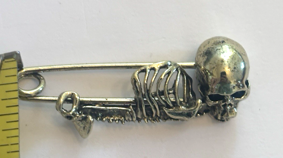 Skeleton Skull Pin Badge Bones Pinback Gothic Brooch Safety Pin Dead ...