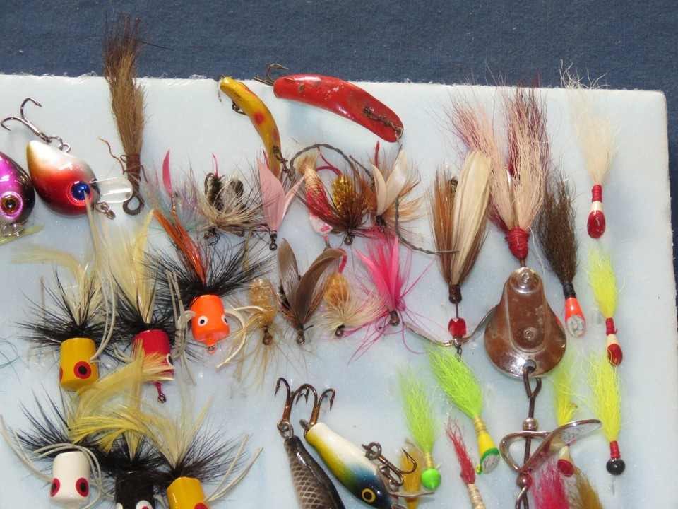 VINTAGE / MODERN FLIE FISHING LOT LURES POPPERS FLIES NICE LOT PANFISH ...