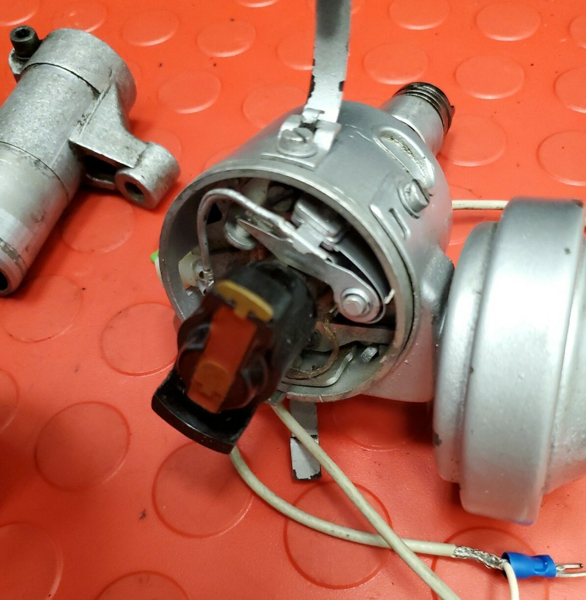 OEM Bosch Ignition Distributor Mercedes 0231187001 M180 W108 W111 W115 ...