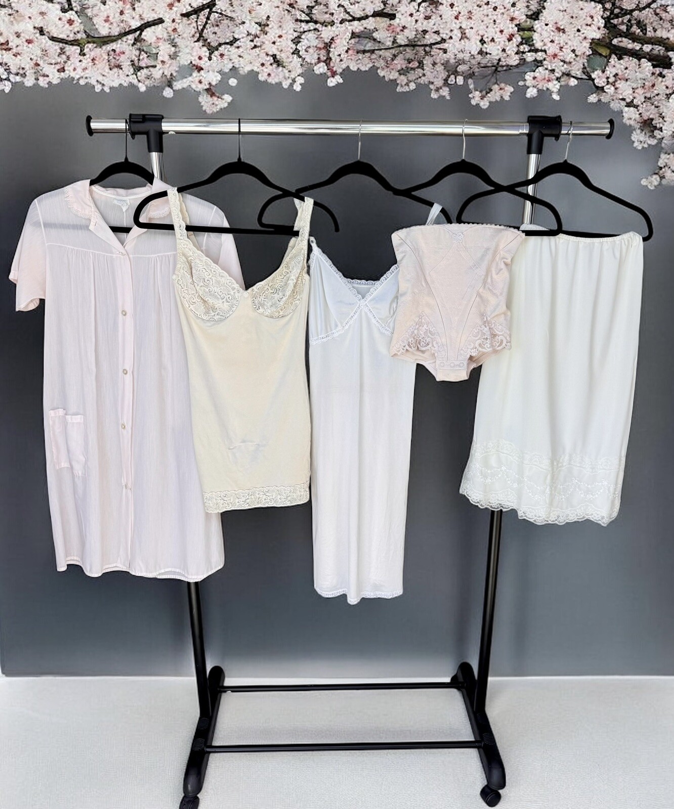 Vintage Lot 5 Lingerie Pin-Up Bodysuit Night-Gown Lac… - Gem