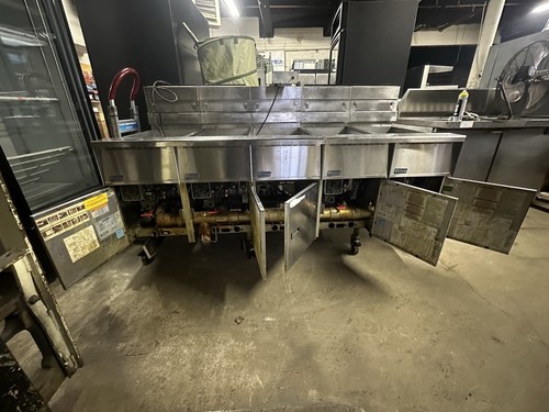 PITCO SSH55 SSHBN55 BATTERY OF 4 FRYERS WITH DUMP STATION AND FILTER ...