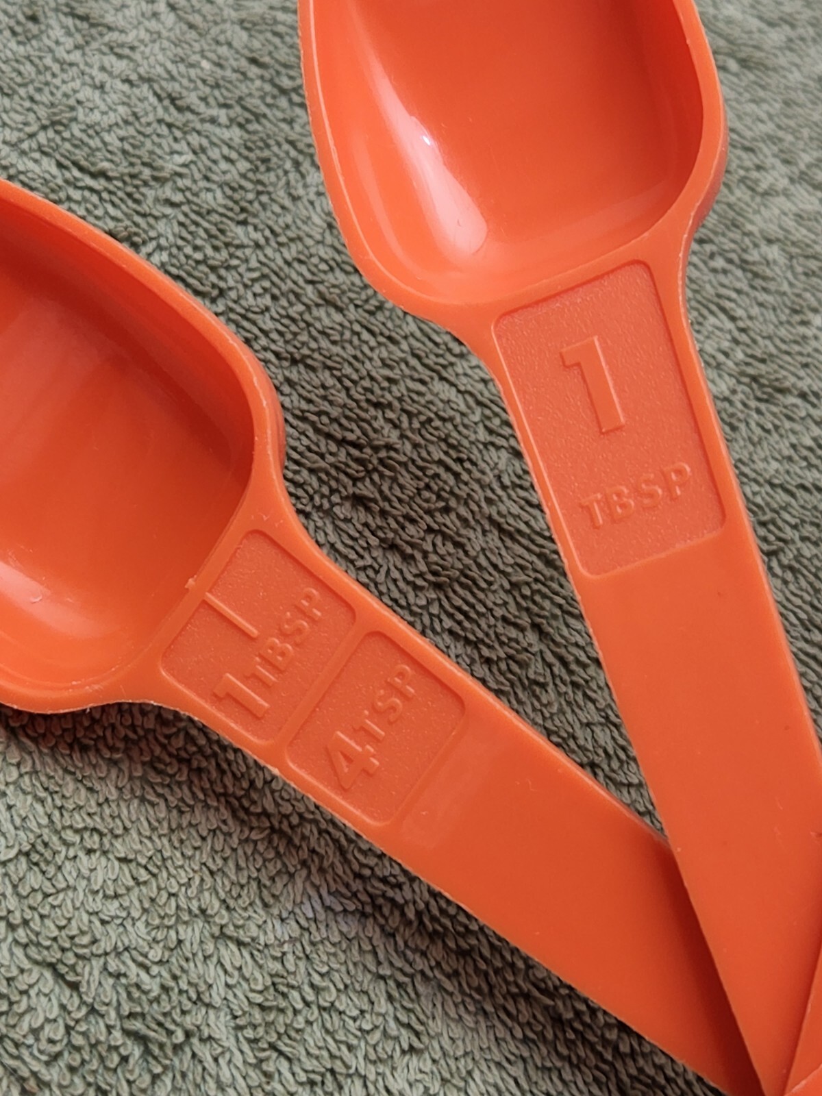 4 Orange Tupperware measuring spoons with ring, 1/2, 1 tsp/1.5tsp, 1 ...