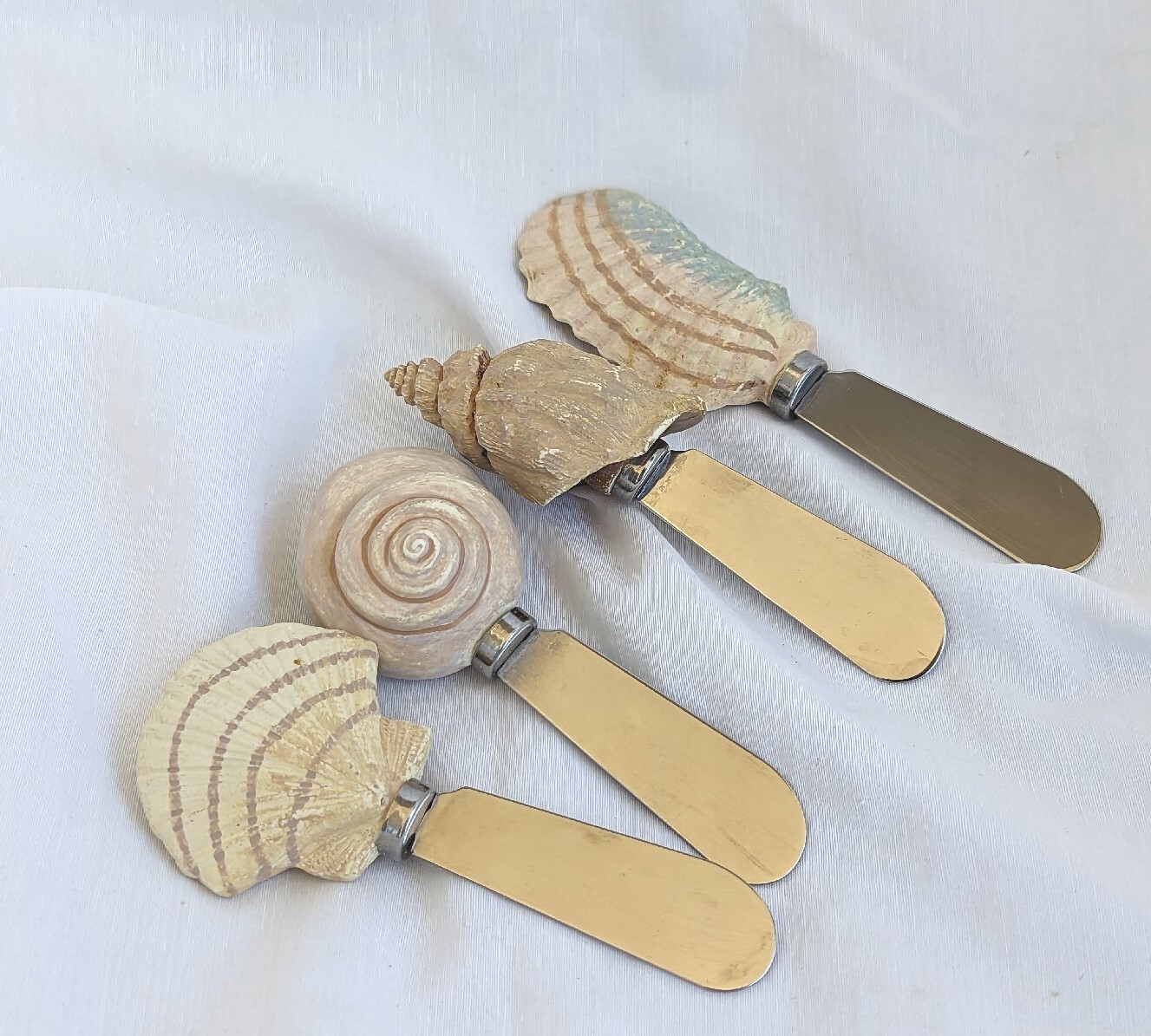 SEASHELL CHEESE & BUTTER SPREADERS 4 DIFFERENT SHELLS RESIN STAINLESS ...