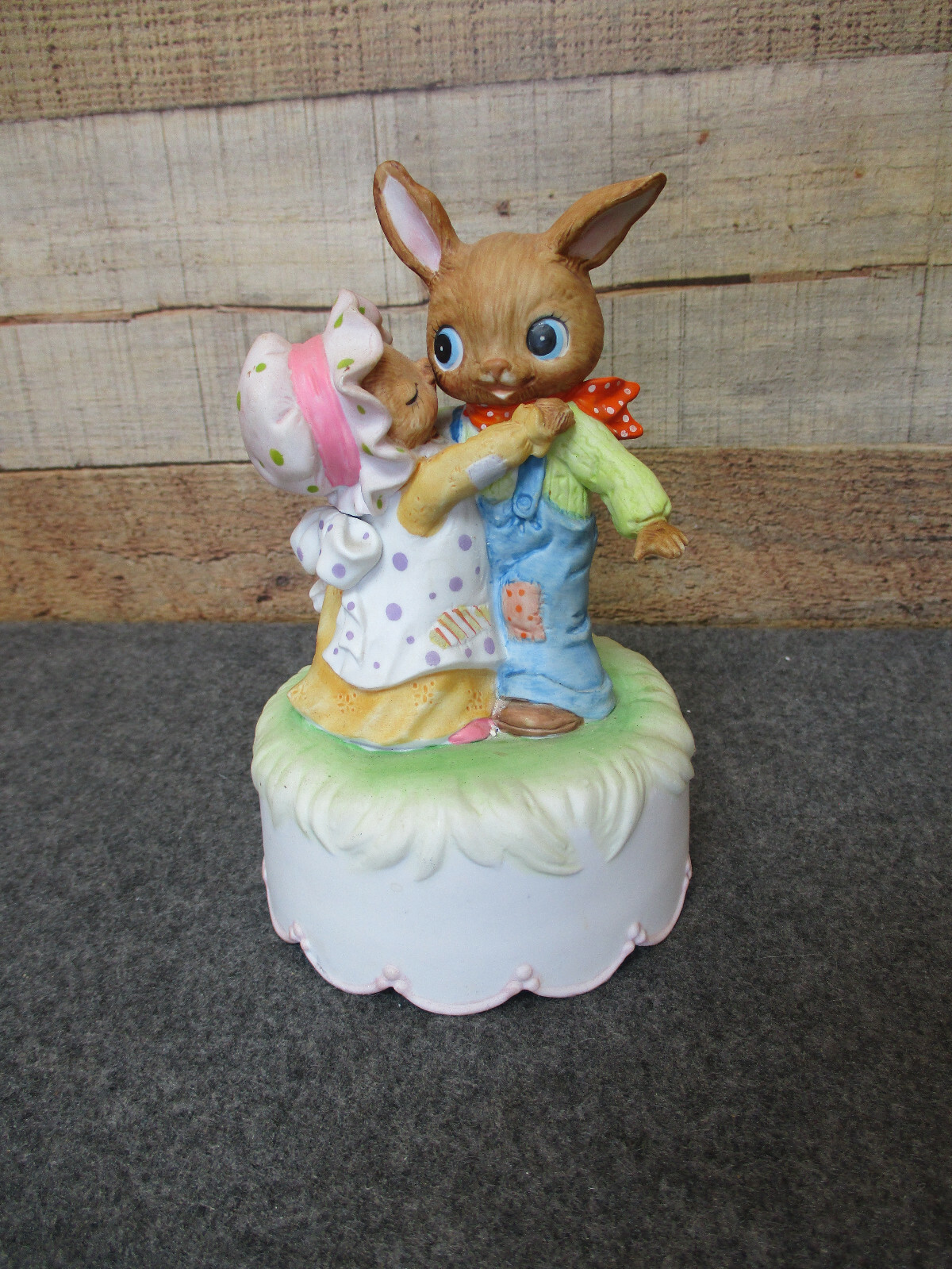 Vintage LEFTON Easter Bunny Musical Ceramic Figurine Music Box Rabbits ...