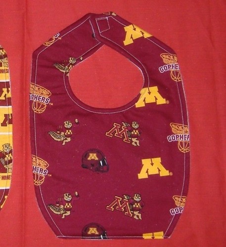 .NEW Handmade BABY CHILD BIB UNIVERSITY OF MINNESOTA GOLDEN GOPHERS ...