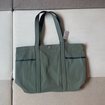 Lululemon Daily Multi-Pocket Tote Bag 20L - Bay Leaf/Rainforest Green ...