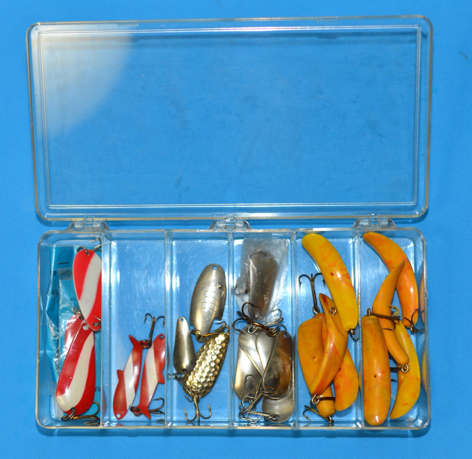 Lot of 25 fishing spoons and flatfish style lures & Box | eBay