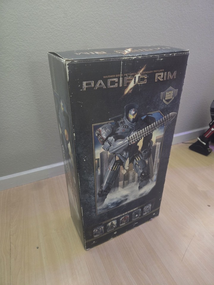 NECA Pacific Rim 18" Jaeger Gipsy Danger (Battle Damage) Figure w/ LEDs ...