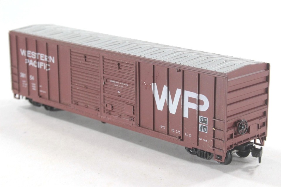 HO Roundhouse Western Pacific 50ft Double-Slide-Door Rib-Side Box Car ...