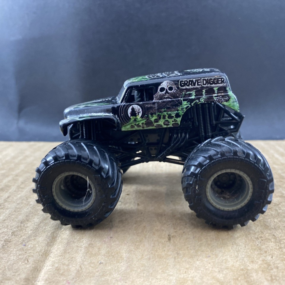 Monster Jam Black, Overcast Gray Grave Digger Monster Truck 1:64, COMB ...