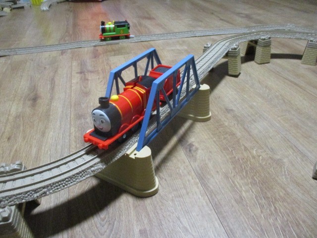 trackmaster thomas the tank engine train set & battery thomas character ...