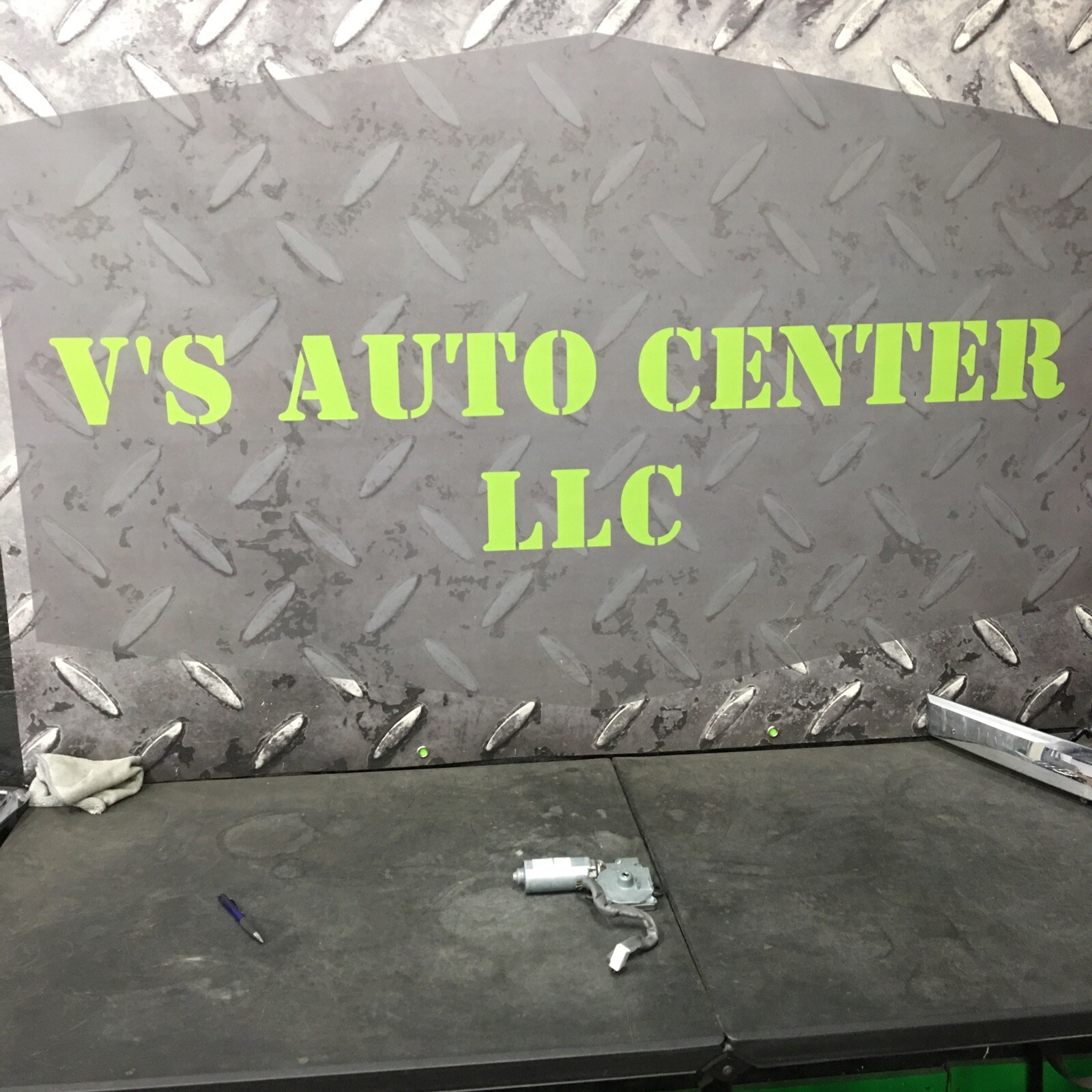 08 Mercedes E350 E550 CLS550 C240 Sunroof Sun Roof Motor 2038203142 OEM ...