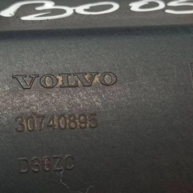 VOLVO V70 III BW Résonateur d'admission 30740895 2.40 Diesel 136kw ...