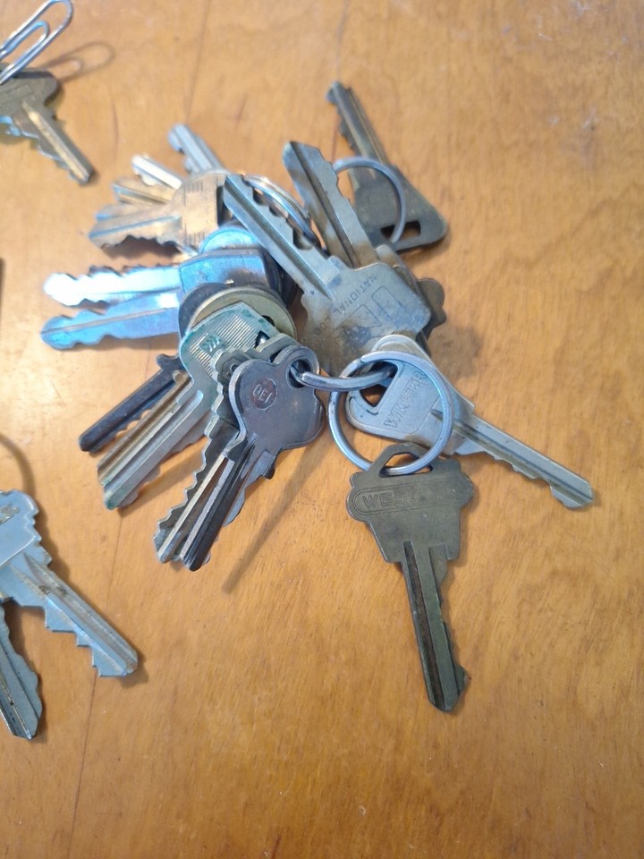 Vintage Lot Of Keys Best Ford Yale Master Chrysler GM Safe Box ...