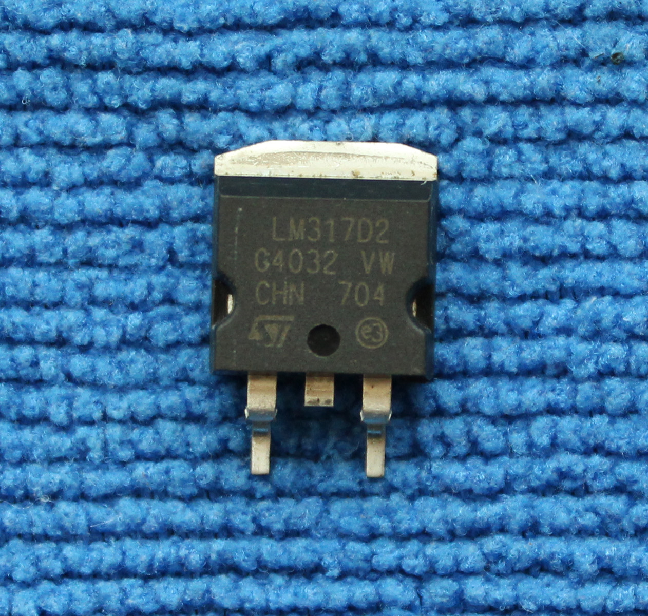 10pcs LM317D2 LM317D2T LM317 SMD 3-Terminal Adjustable Regulator TO-263 ...