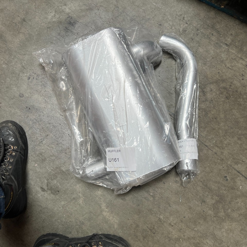 Muffler Silencer RD411-42403 RD411-42400 For Kubota KX161-3 KX121-3 ...