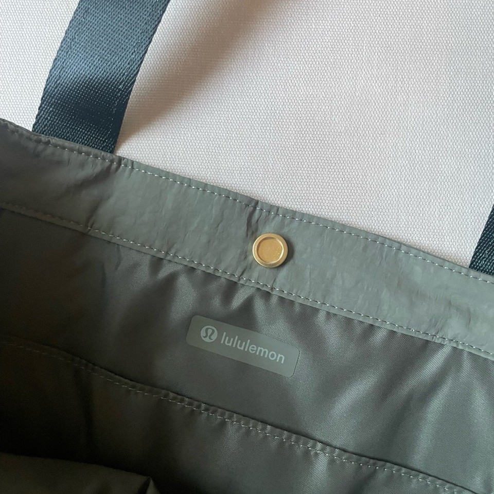 Lululemon Daily Multi-Pocket Tote Bag 20L - Bay Leaf/Rainforest Green ...