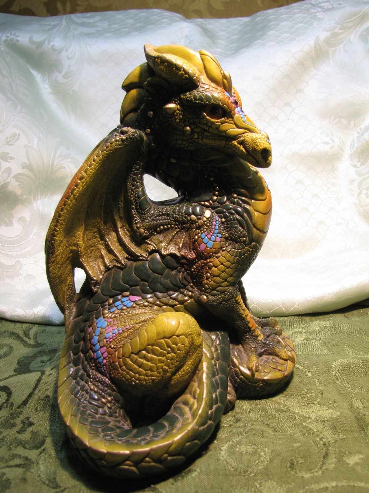WINDSTONE EDITIONS PENA 86 DRAGON SITTING HEAD UP 9" TALL GLASS EYES | eBay