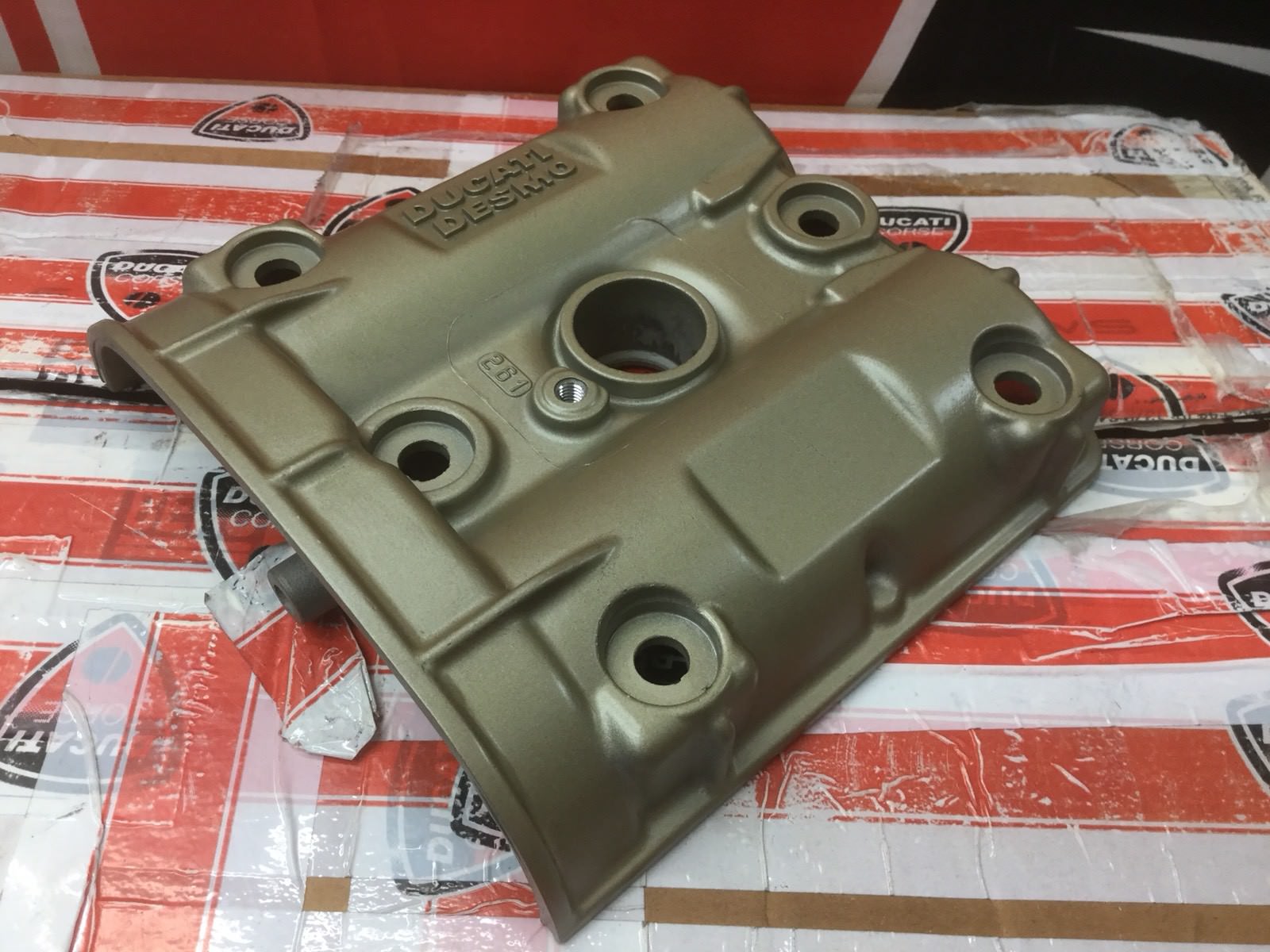 Ducati Magnesium Cylinder Head / Valve / Rocker Cover 749 999 Models ...