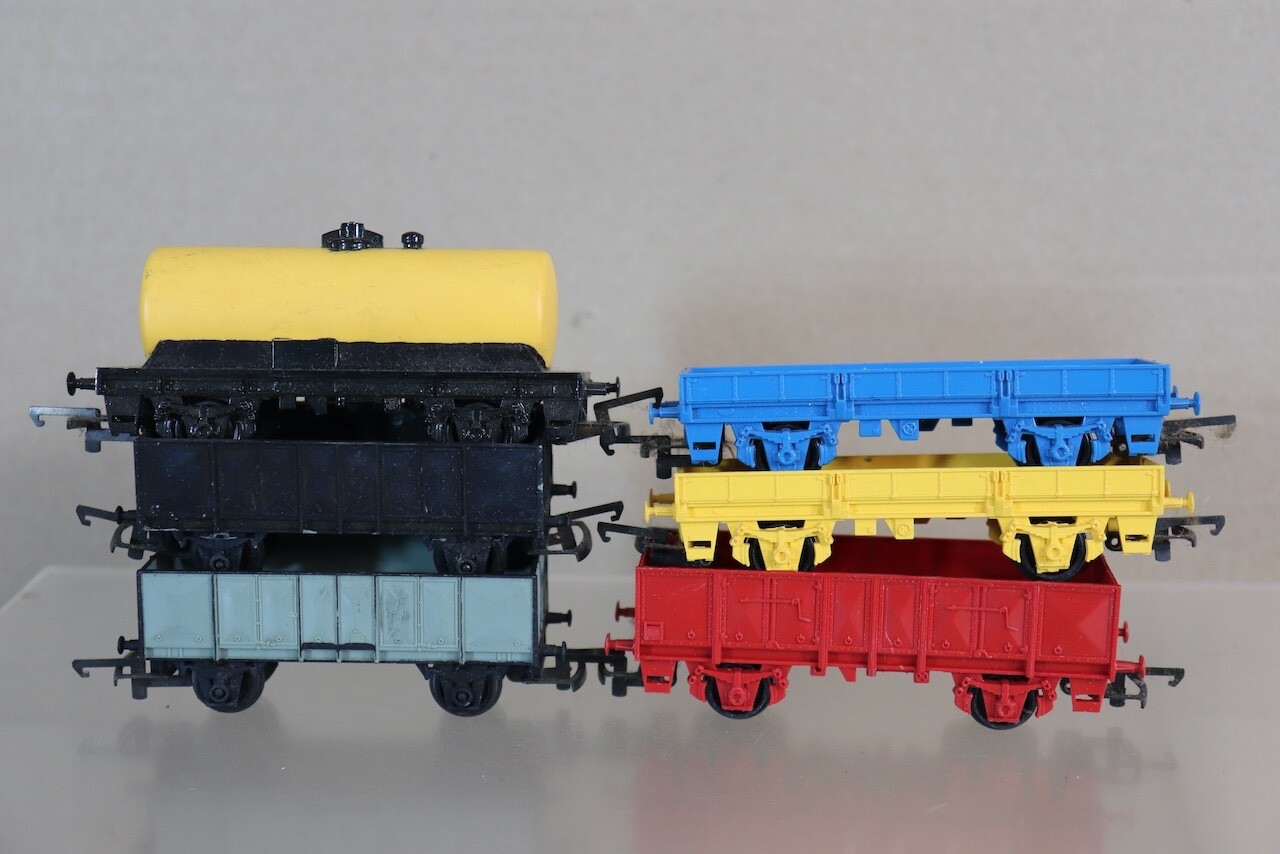 TRIANG HORNBY RAKE of 6 STARTER SET TANK OPEN & FLAT GOODS WAGON of | eBay