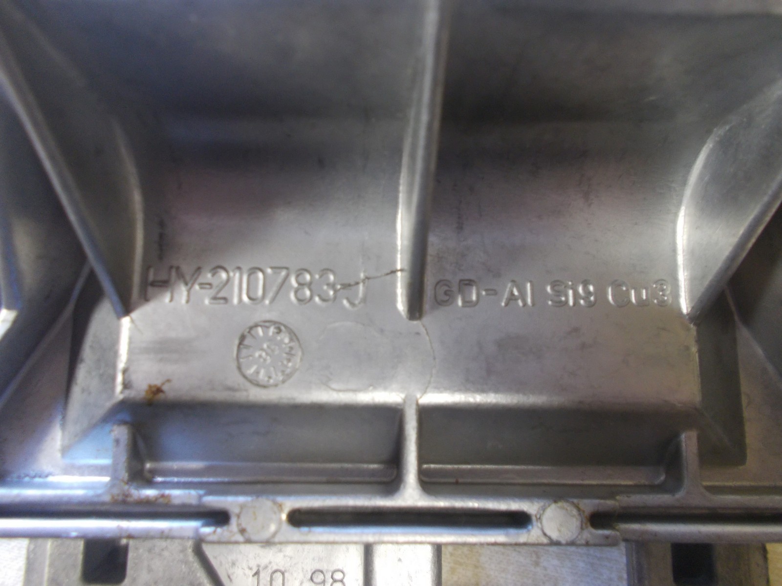 BMW HY-210845-1/803635-C Center Console Armrest Slider Bracket GD ...